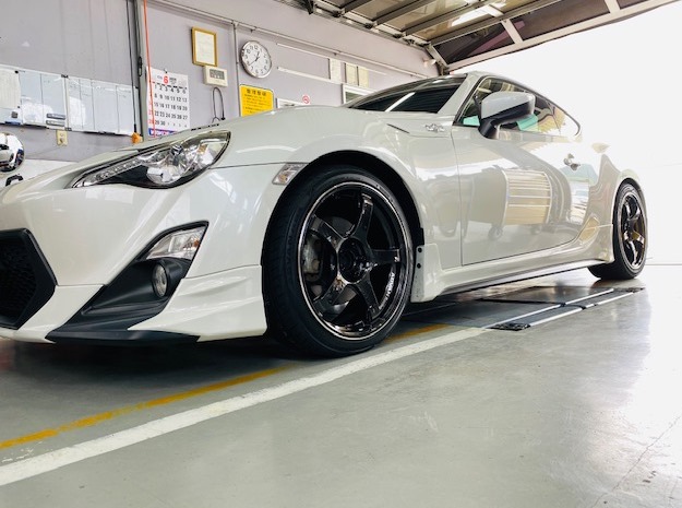 86（ZN6）にADVAN TC－4装着！ - JUショップ オート信州 長野県の中古車ショップ